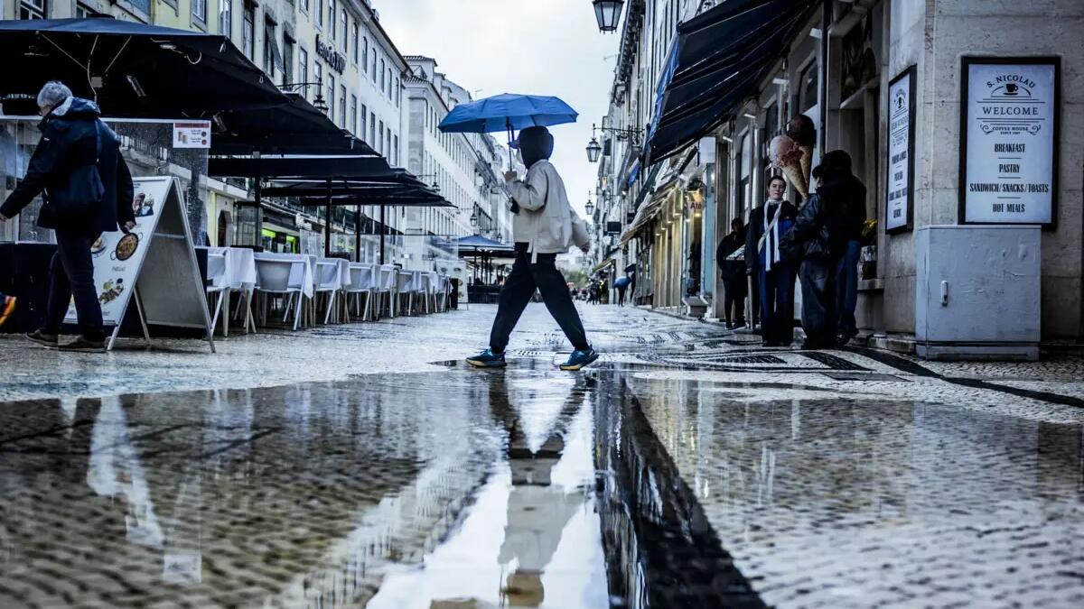 Chuva e trovoada após fim de semana de tréguas: aviso amarelo em todo o ...