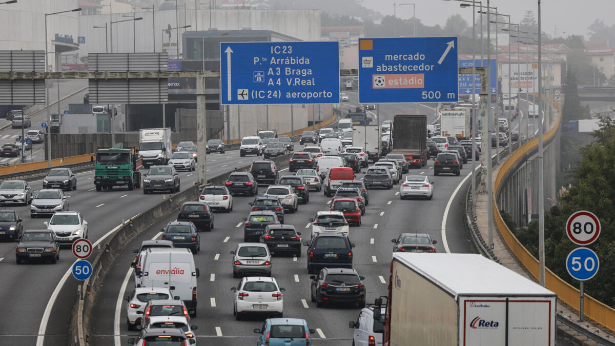 Trânsito nos acessos ao Porto e a Lisboa atinge novo valor recorde - JN