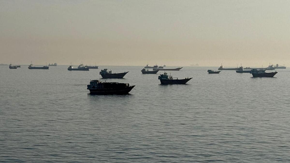 EUA atacam navio que tentava romper bloqueio aos portos iranianos - JN
