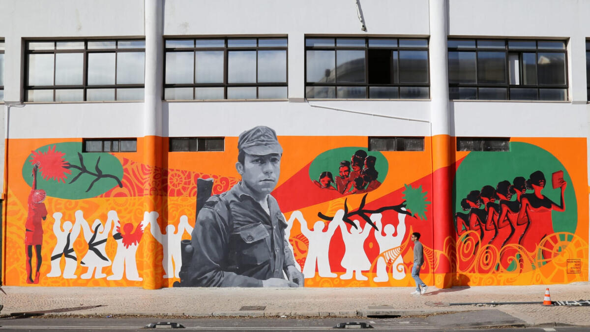 Mural de Salgueiro Maia foi recuperado com figuras femininas - JN