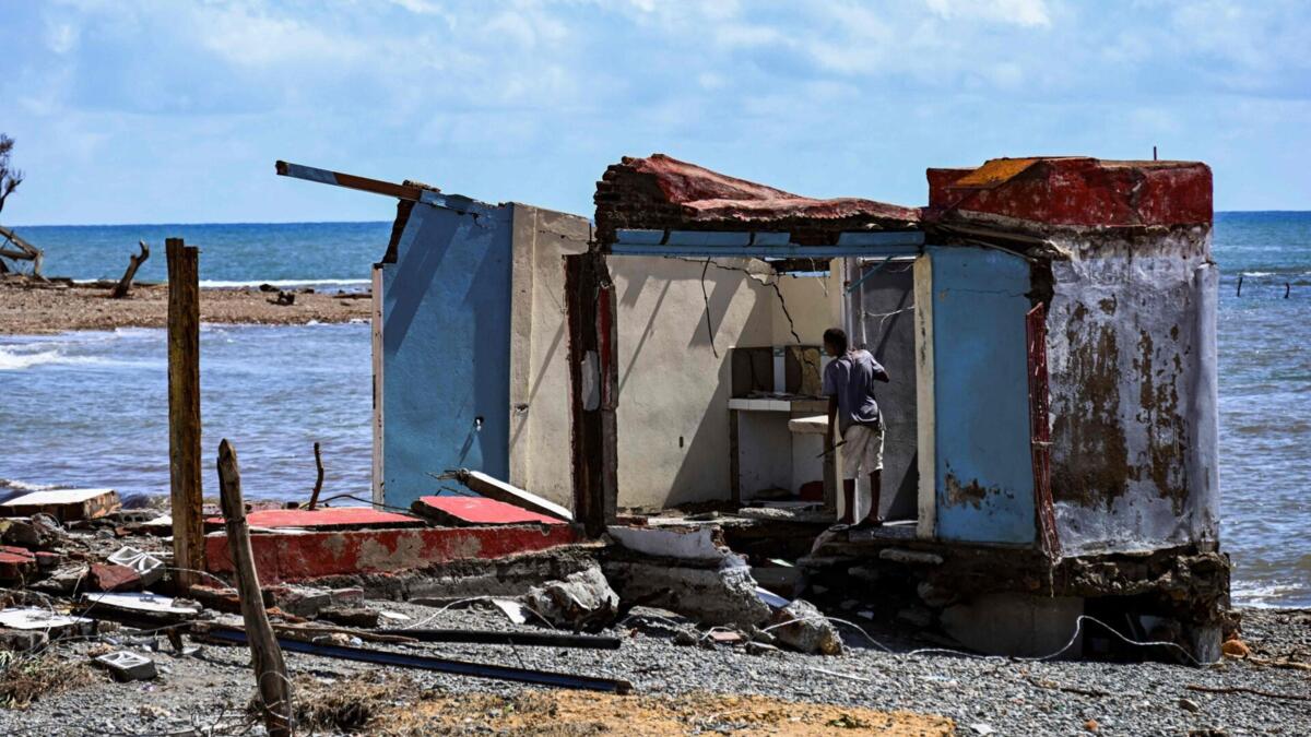 Cerca de 120 mil pessoas desalojadas em Cuba após passagem de furacão - JN