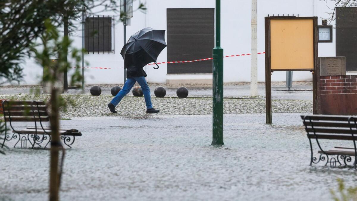 Chuva e trovoada colocam Setúbal, Évora, Beja e Madeira sob aviso ...