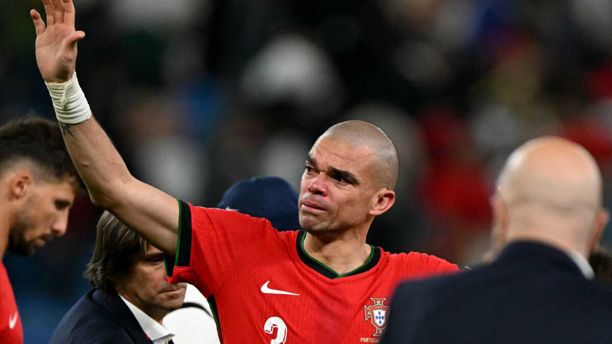 "Um dos melhores da história". Pepe termina a carreira aos 41 anos - JN
