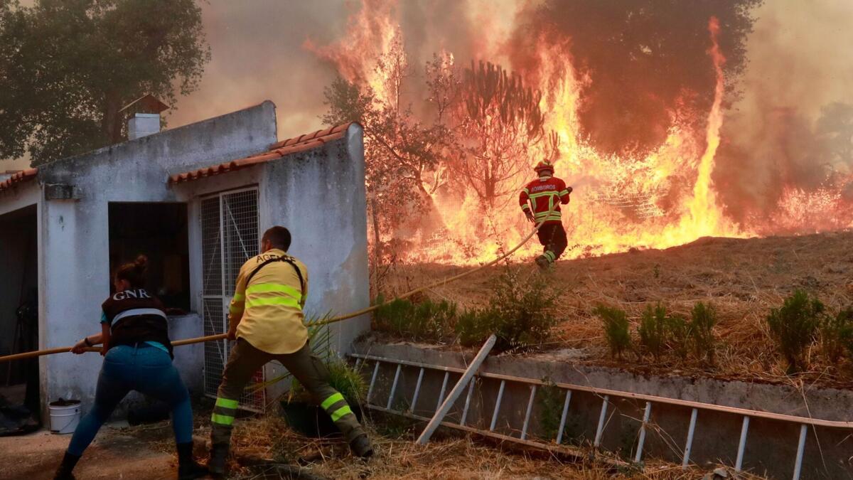 Fogos dominados em Penamacor, Santarém e Nisa, mais de mil efetivos no ...