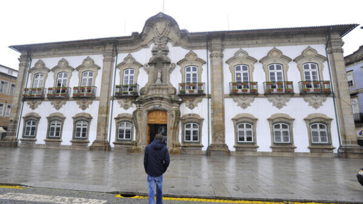 Dívida total das principais câmaras do país supera os mil milhões de ...