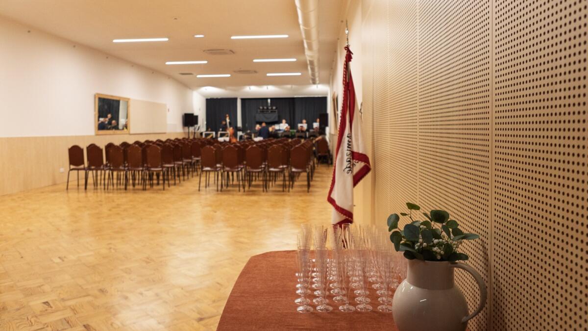 Salão da Banda Amizade é novo espaço cultural de Aveiro - JN