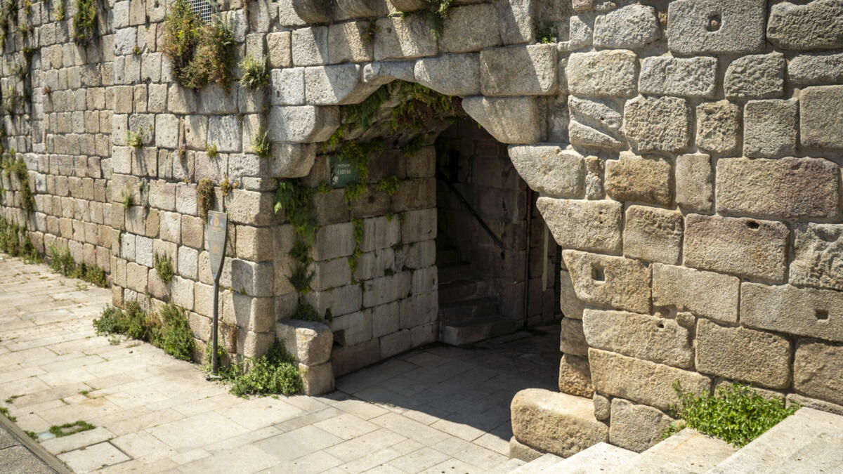 O Porto do Germano: O Postigo do Carvão - JN