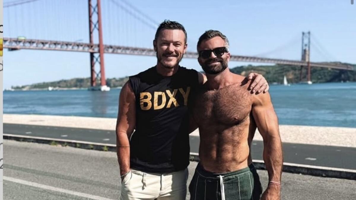 Luke Evans volta a Lisboa e mostra o seu lado mais alfacinha - JN