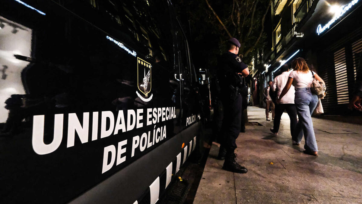 Segundo detido por agressões a polícia em Setúbal em prisão preventiva - JN