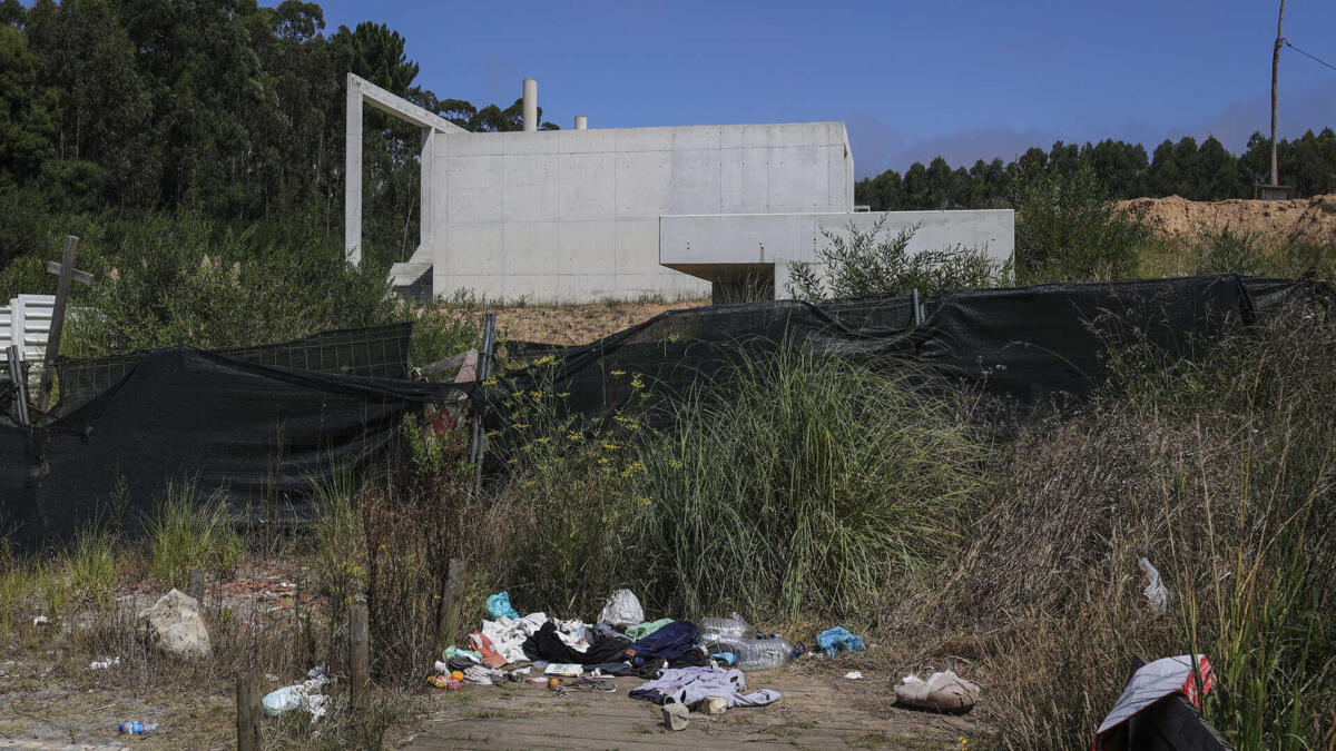 Obra do Estádio do Espinho parada há ano e meio e sem data de recomeço - JN