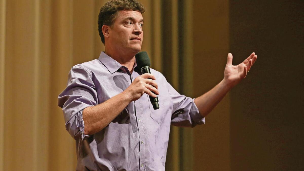 Pat Finn, ator de "Seinfeld" e "Friends", morreu de cancro aos 60 anos - JN