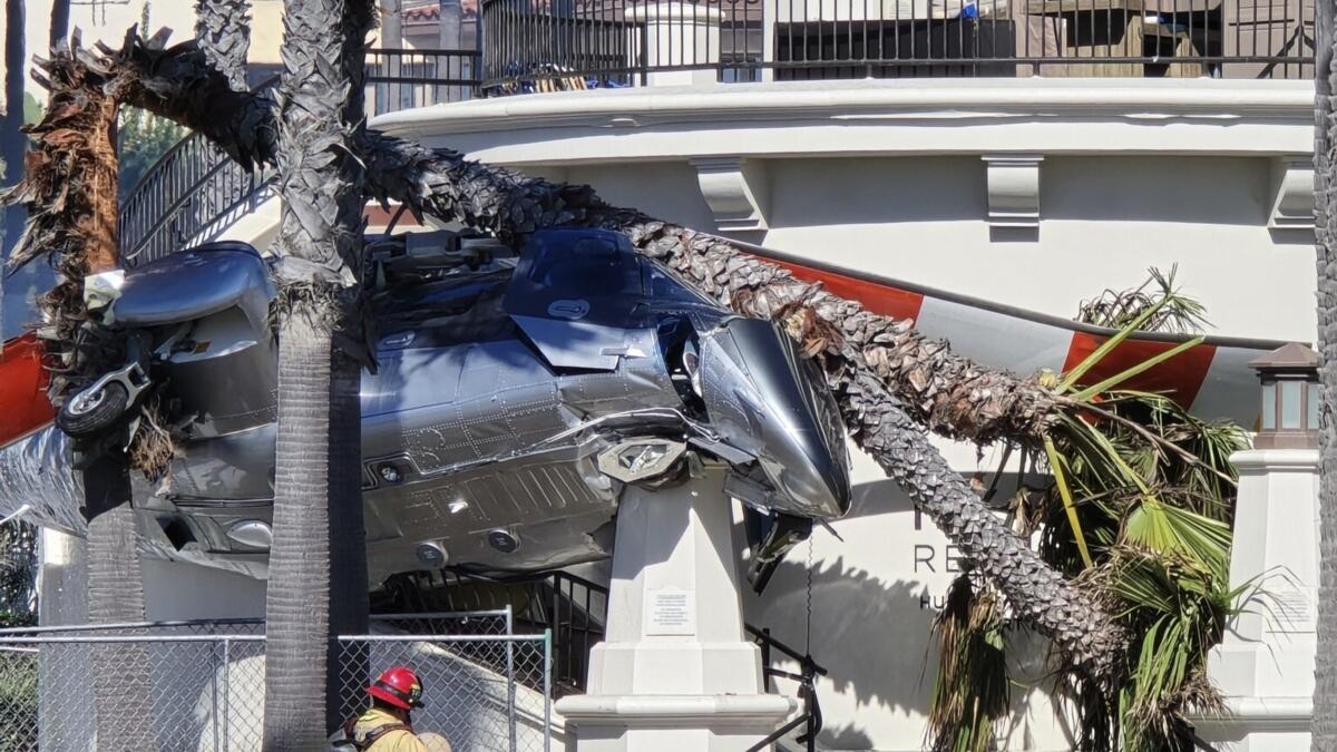 Cinco feridos, incluindo uma criança, após helicóptero se despenhar na ...