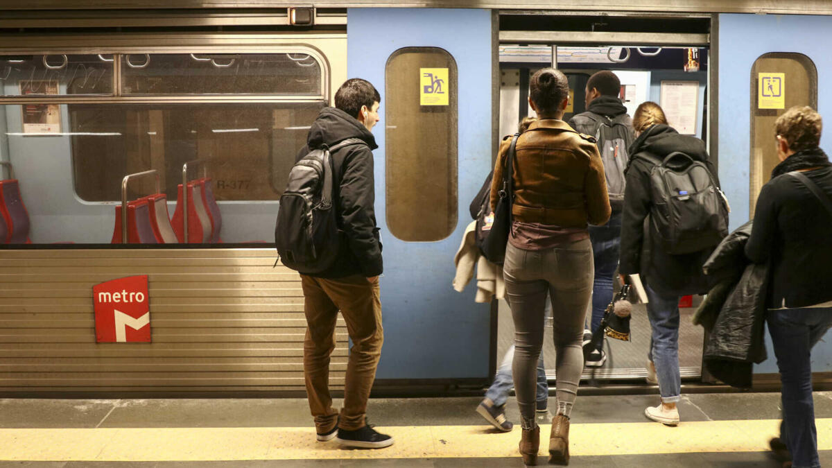 Linha Azul do metro de Lisboa interrompida durante mais de uma hora - JN