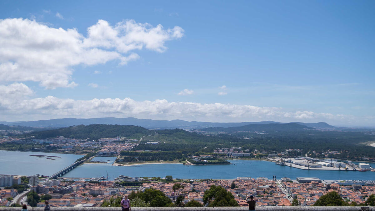 Dois jovens resgatados do rio Lima com sinais de hipotermia - JN