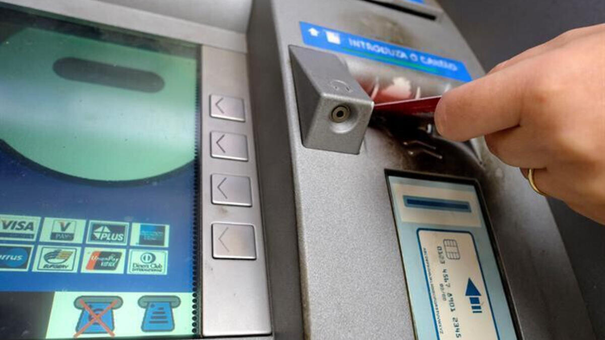 Distraíram bancários com falsas avarias no ATM para roubar caixa - JN