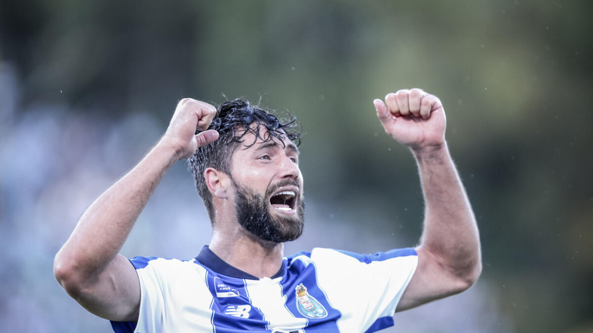 Felipe (ex-F. C. Porto) anuncia final da carreira - JN