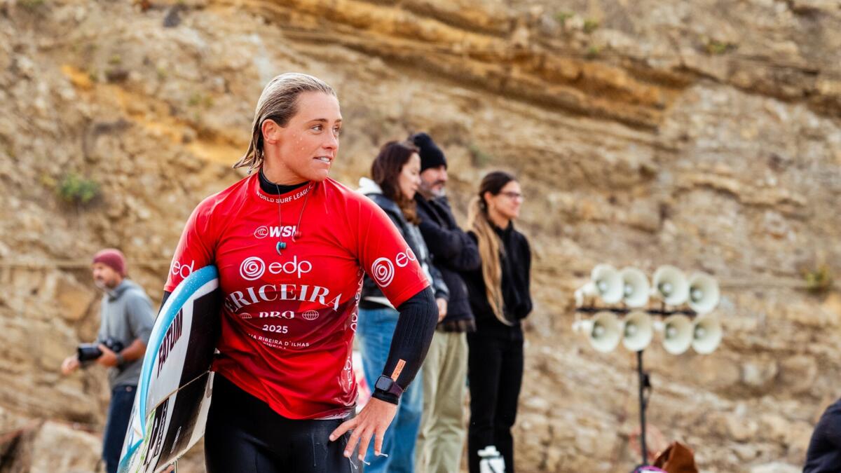 Yolanda Hopkins sobe à elite mundial do surf - JN