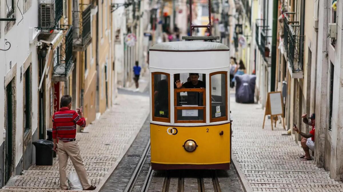 Comboios, Carris e barcos com serviços mínimos na greve. Metro de ...