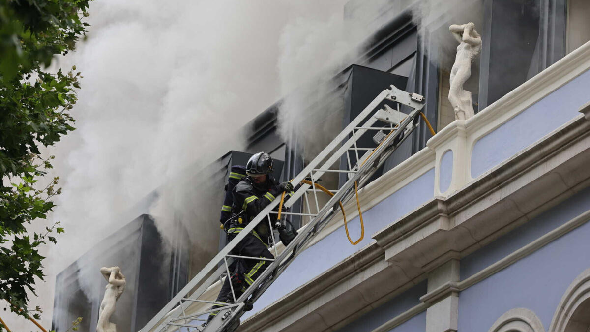 Incêndio num hotel em construção em Lisboa obrigou a mais meios - JN