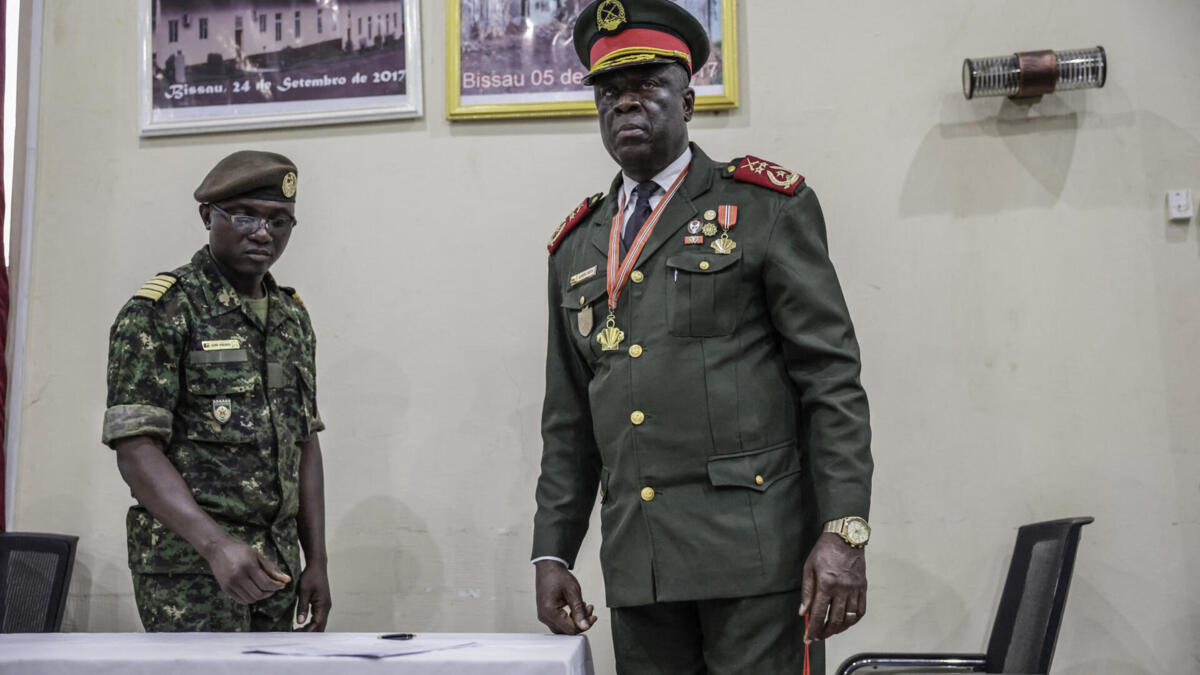 General toma posse na Guiné-Bissau após ser nomeado pelos militares - JN