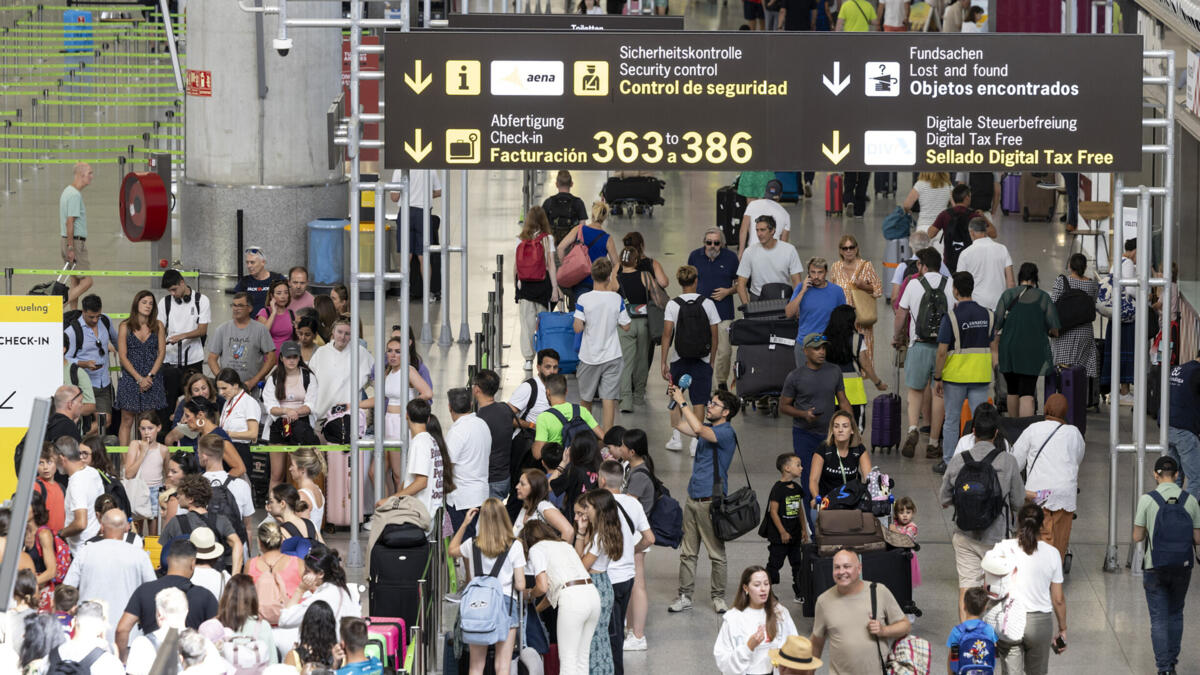 Repostos sistemas informáticos nos aeroportos espanhóis após falha na Microsoft - JN