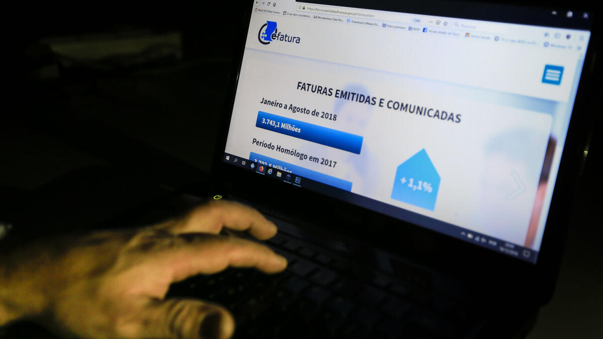 Descida do IRS dá redução adicional de 34 euros a salário de mil euros - JN