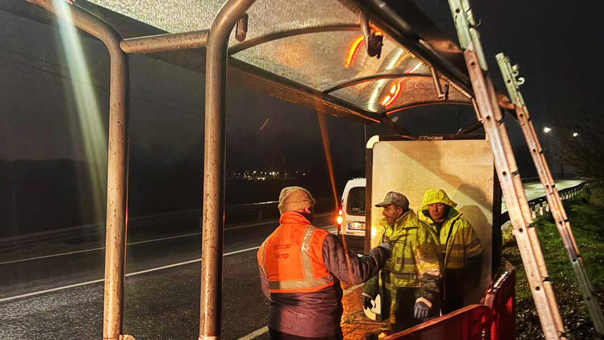 Câmara de Valongo está a repor abrigos nas paragens - JN