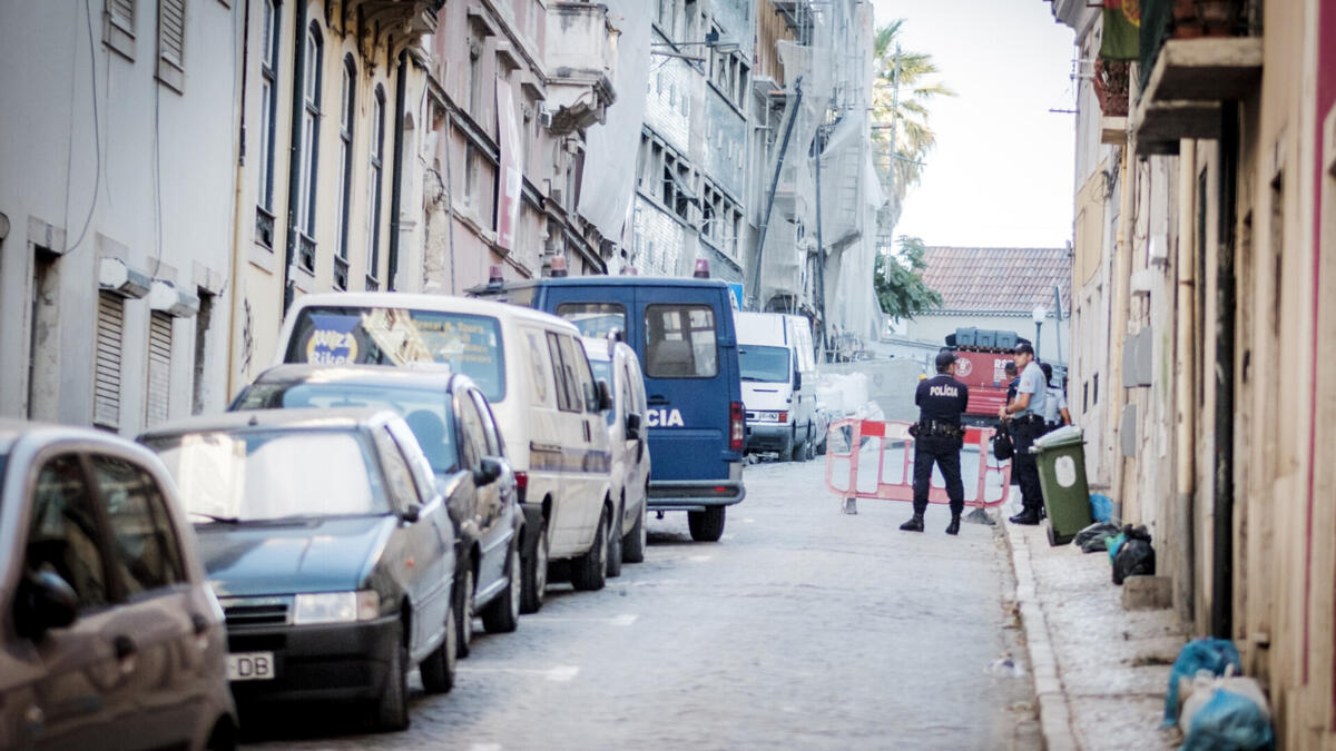 Esfaqueou turista na cara com garrafa partida para lhe roubar dois fios ...