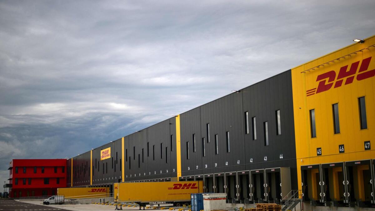 DHL limita envio de encomendas para os EUA devido às tarifas - JN
