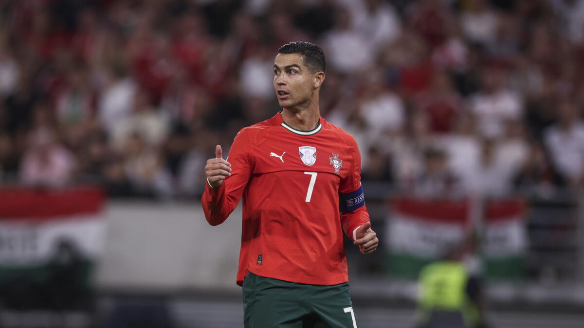 Ronaldo torna-se o primeiro futebolista a ter fortuna superior a mil ...