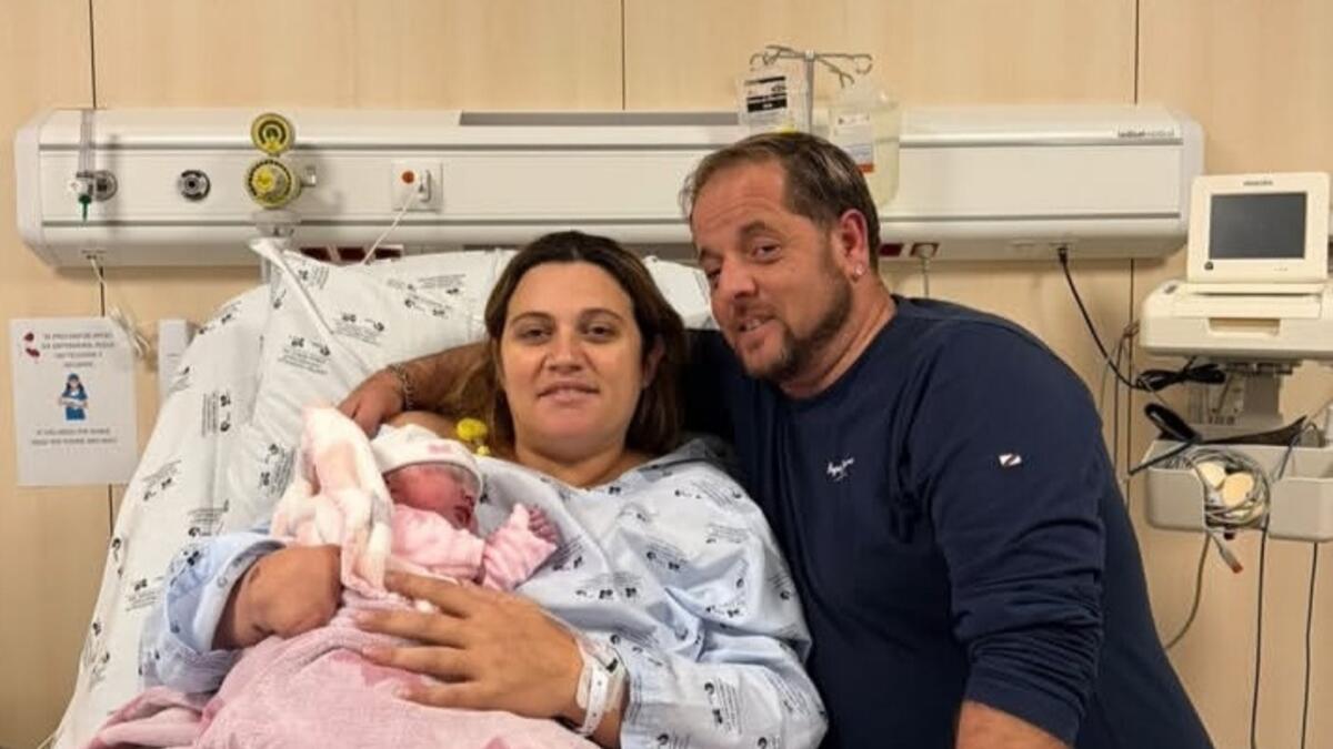 Bebé do Ano: Vitória nasceu à meia noite no Hospital de Santa Maria - JN