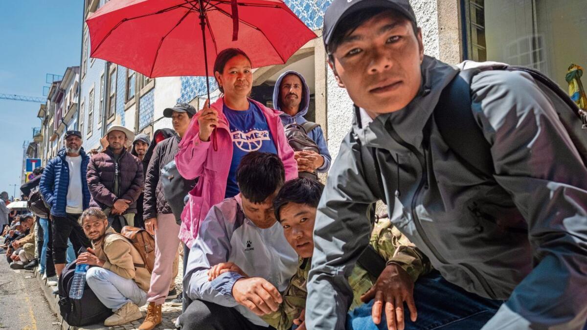 Há quase 300 mil estrangeiros a aguardar residência em Portugal - JN