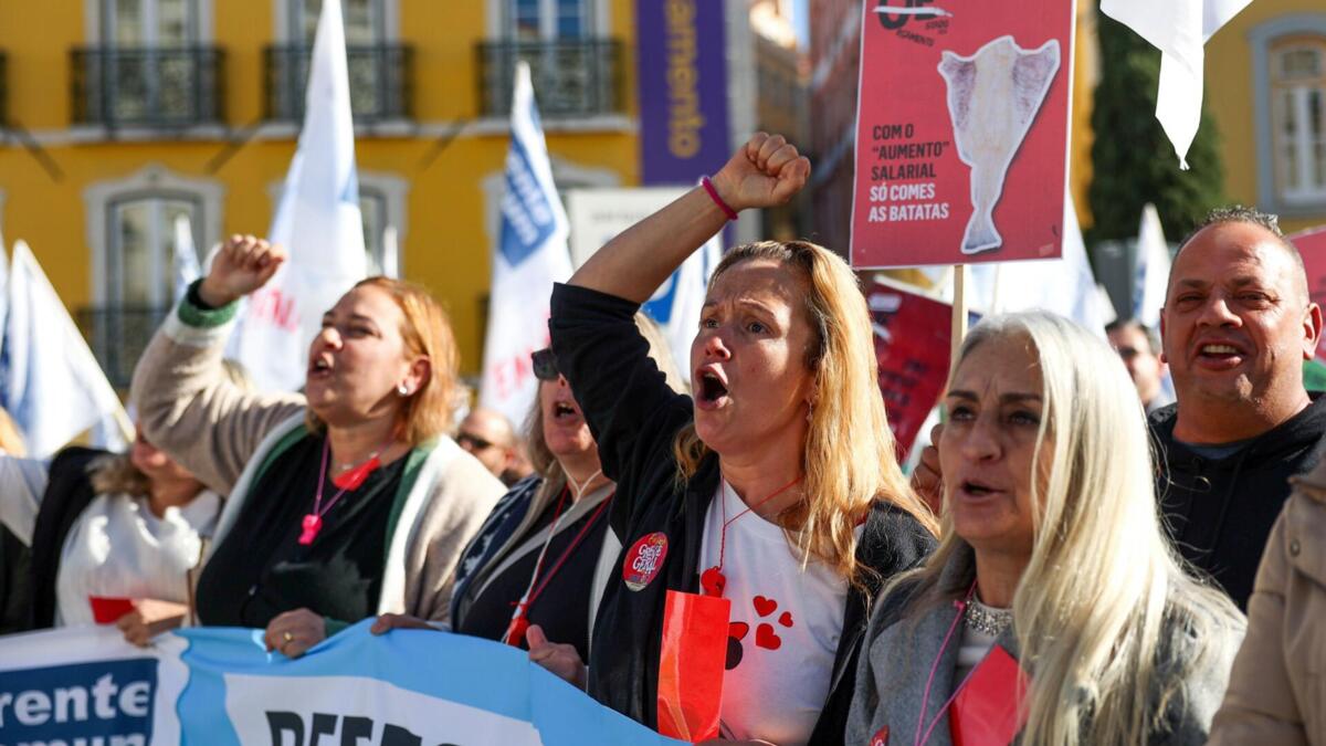Frente Comum protesta contra Orçamento "danoso para a vida do país" - JN