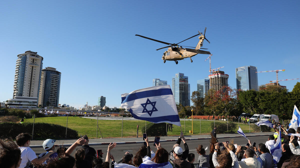 Israel vai libertar 110 palestinianos em troca de três reféns - JN