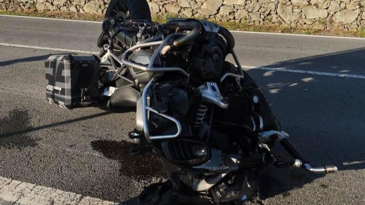 Ferido grave numa colisão entre um carro e uma mota em Barcelos - JN