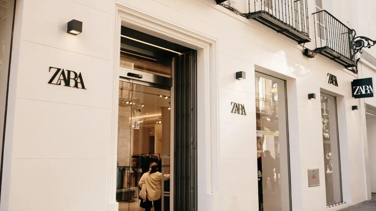 O fim de um ícone: primeira loja da Zara dá lugar a um supermercado - JN