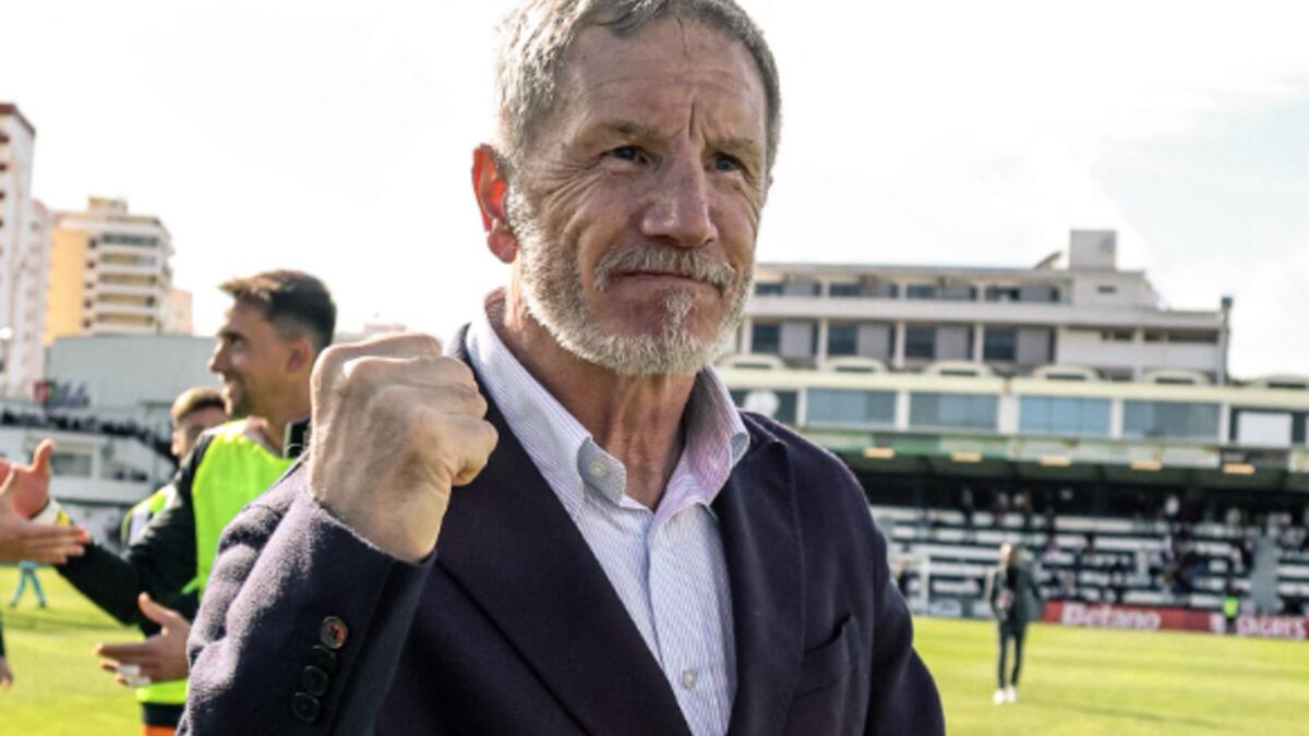 Stuart Baxter: "Jogar aquele tipo de futebol com 'uma faca ao pescoço ...