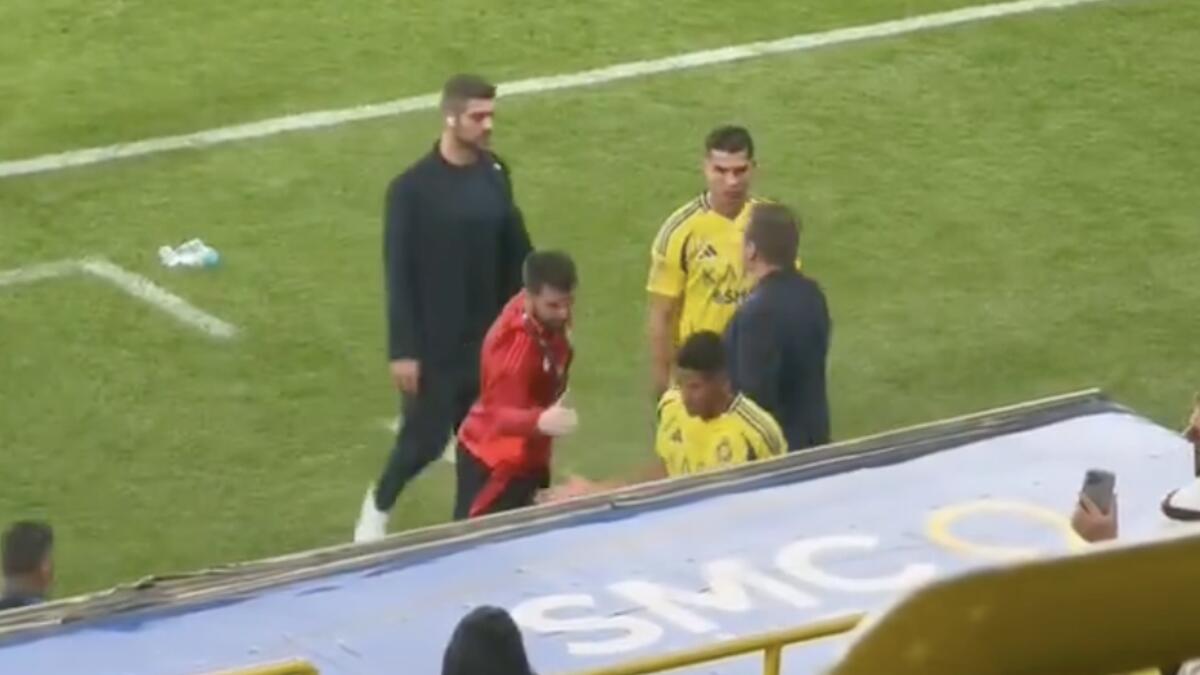 A reação de Cristiano Ronaldo ao ser substituído no Al Nassr-Al Kholood ...