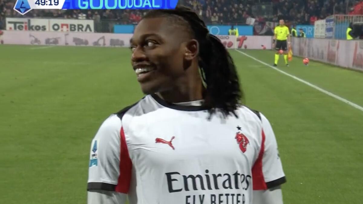 Rafael Leão deu a vitória ao Milan em Cagliari com este golo. Ora veja ...