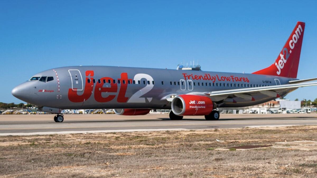Avião da Jet2 declara emergência e aterra em segurança em Faro - O Jogo