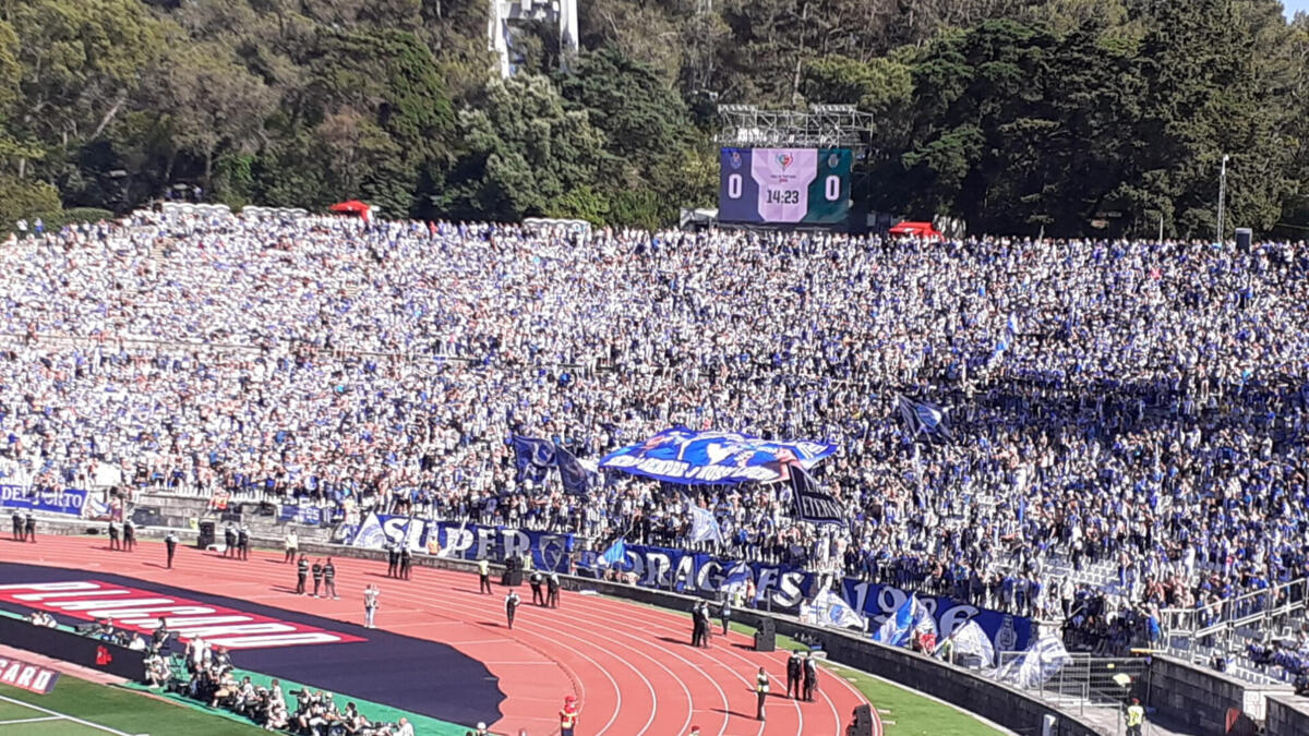 Tarja na bancada do FC Porto: "Obrigado Macaco, serás sempre o nosso ...