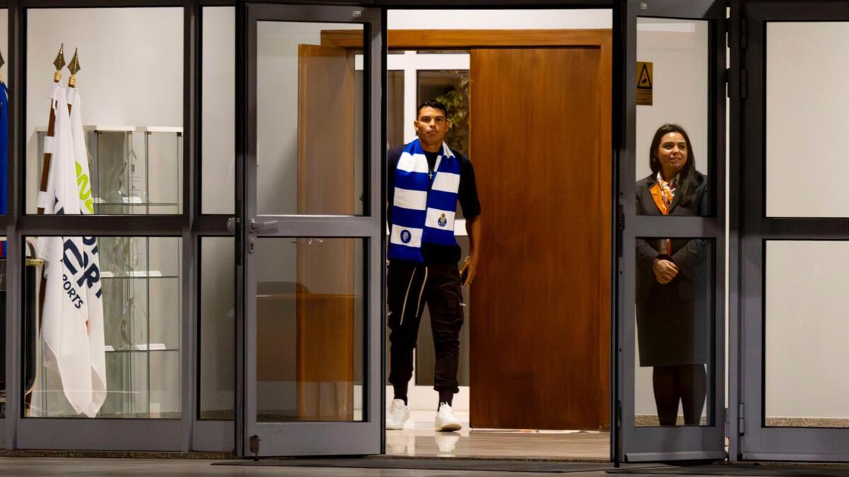 Thiago Silva já está no Porto: as imagens da chegada do central - O Jogo