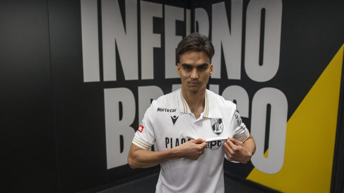 Hevertton apresenta-se no Vitória: "Era um namoro antigo” - O Jogo