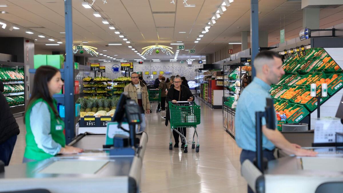 Cabaz alimentar volta a subir e custa 259,31 euros - TSF