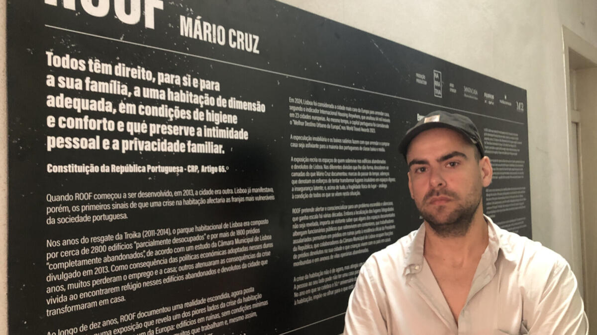 "Roof" de Mário Cruz, porque há ainda tanta gente sem casa e tanta casa ...
