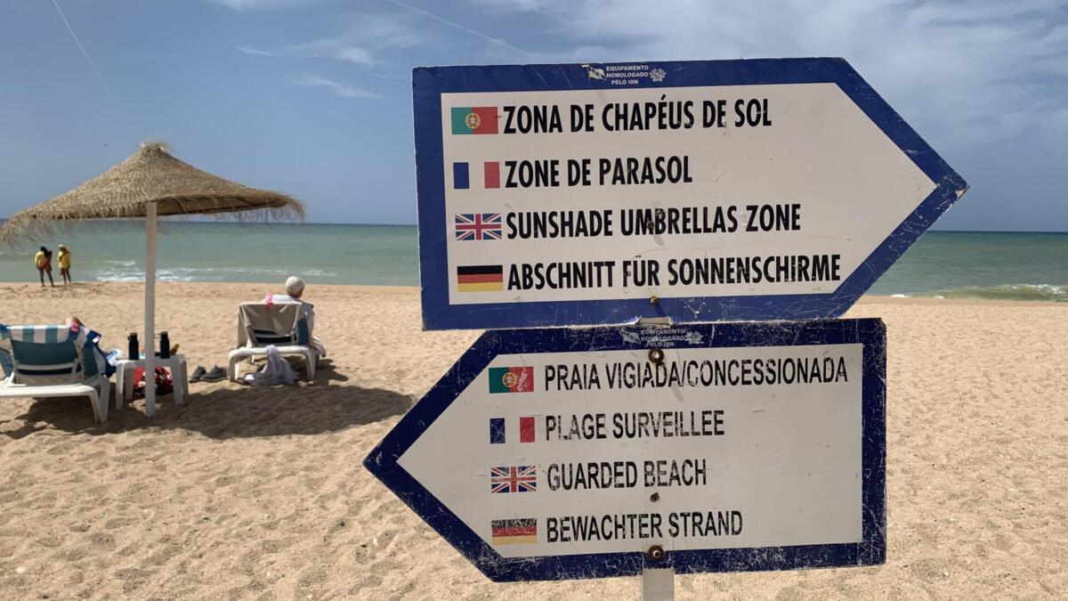 Pode um chapéu de sol ser colocado em frente a uma concessão de praia ...